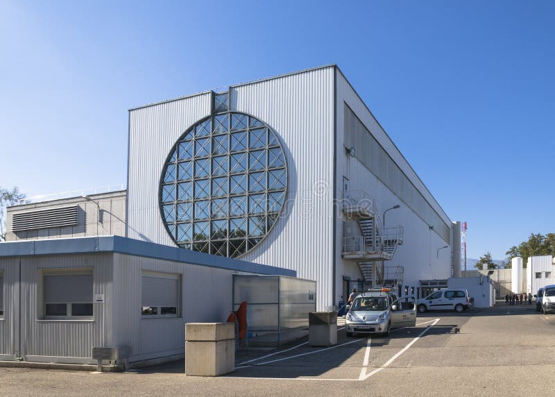 CERN photographie éditorial. Image du grand, européen - 27890862