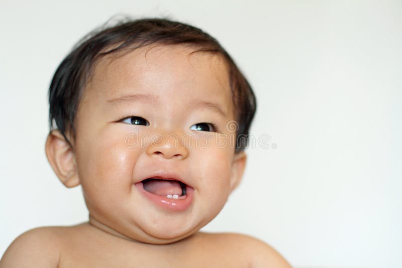 Bébé nu photo stock. Image du chéri, petit, vieux, serviette - 48545512