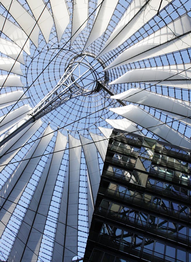 Estructura Moderna De La Bóveda Imagen de archivo - Imagen de alameda ...