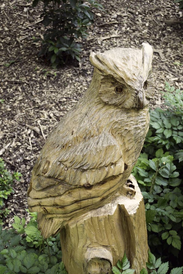 Búho de madera tallado imagen de archivo. Imagen de tallado - 62227547