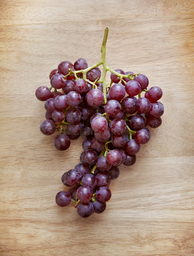 Trauben auf Teller stockbild. Bild von geschmack, frisch - 16273033