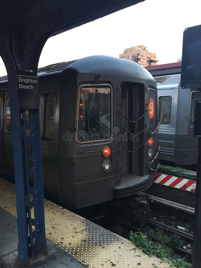 B Train Arrived To Brighton Beach Editorial Stock Image - Image of ...