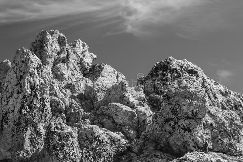 B/W Outcropping of Large Boulders Stock Image - Image of white, rocky ...