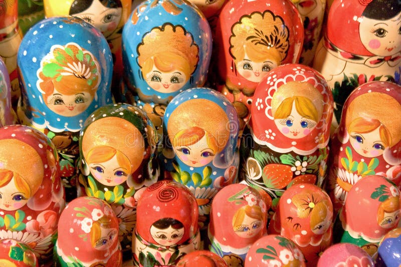 Babushka-Puppen stockfoto. Bild von puppe, hölzern, babuschka - 33512252