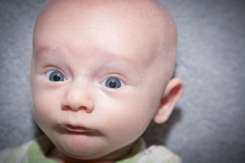 Baby Die Grappig Duck Face Maakt Stock Afbeelding - Image of ...