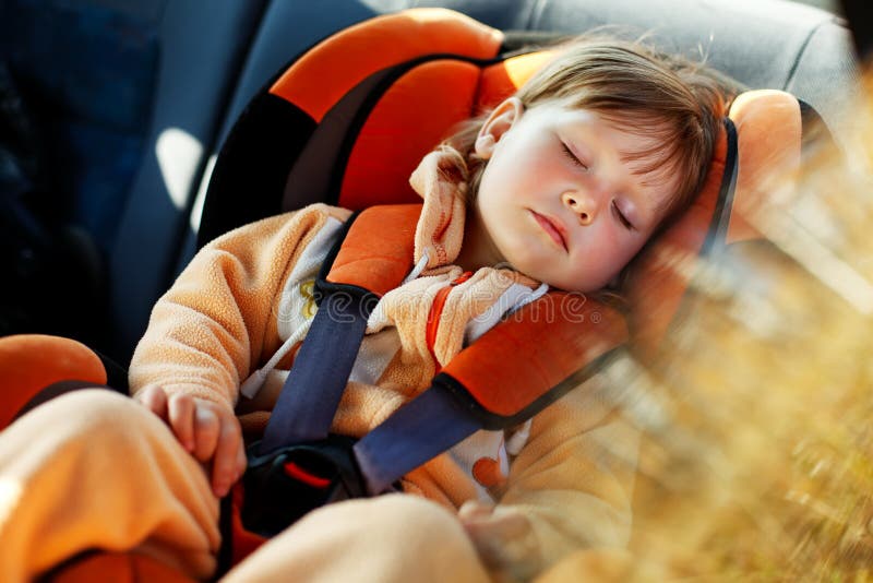 Baby im Auto stockfoto. Bild von muttergesellschaft, aktiv - 23581574