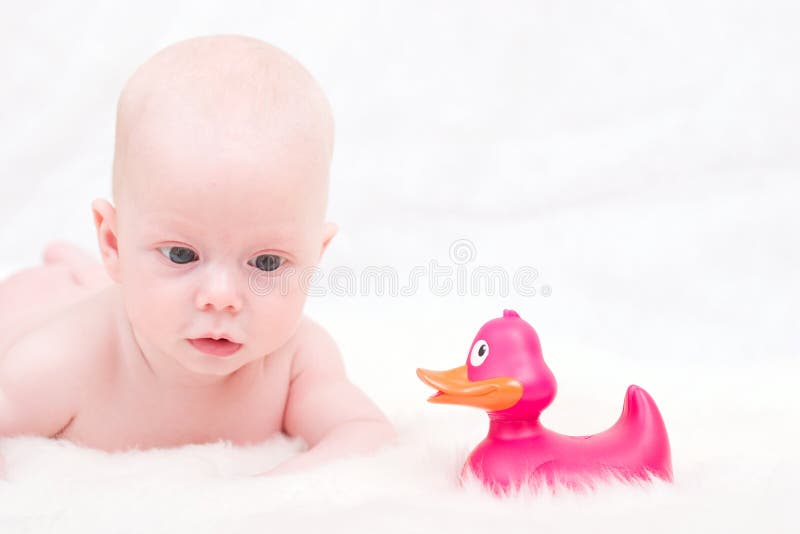 Baby mit Ente stockbild. Bild von haut, gesund, blau, mann - 3094869