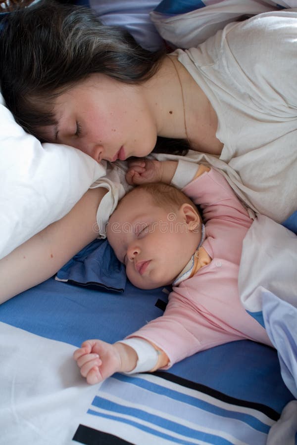 Baby with mom stock image. Image of love, daughter, head - 9457445