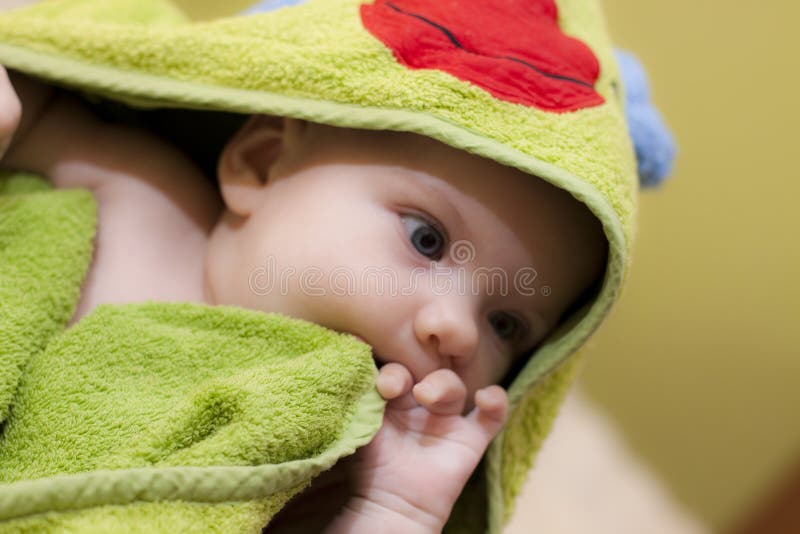 Baby na bad stock afbeelding. Image of levensstijlen - 16537769