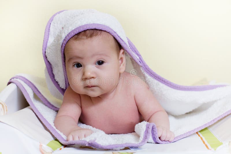 Baby na bad stock foto. Image of zuigeling, schoon, baby - 33075128