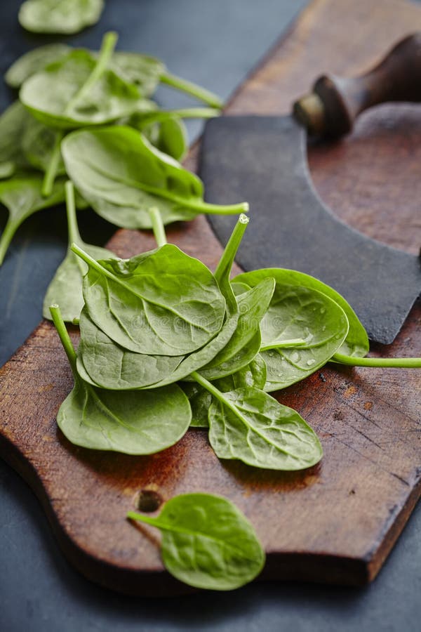 Baby Spinach on a Chopping Board Stock Image - Image of herbs, kitchen ...