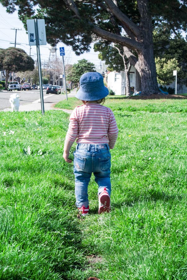 16+ Girl walking distance Free Stock Photos - StockFreeImages