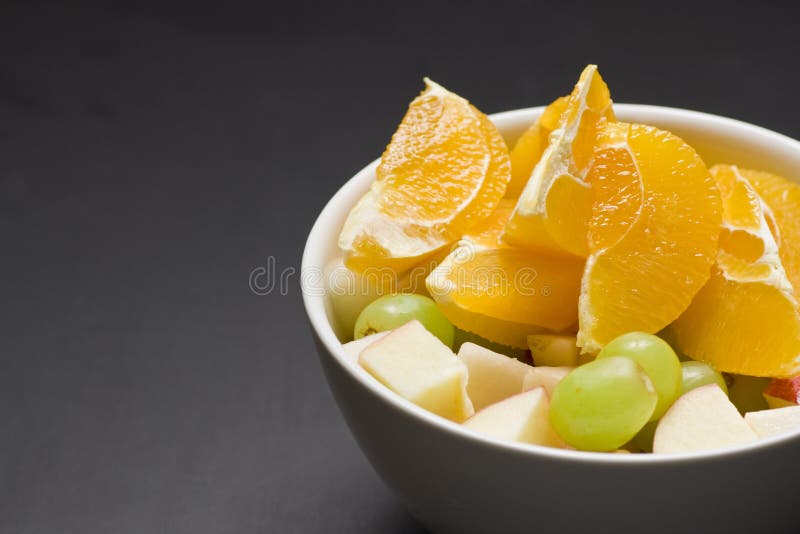 Bacia de fruta foto de stock. Imagem de sobremesa, alimento - 12820856