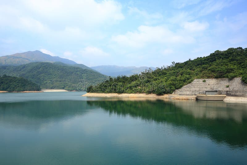 Bacini idrici immagine stock. Immagine di fiume, cielo - 17388185