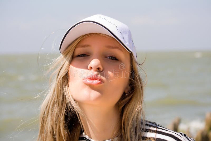 Bacio immagine stock. Immagine di bellezza, glamour, innocente - 10248367