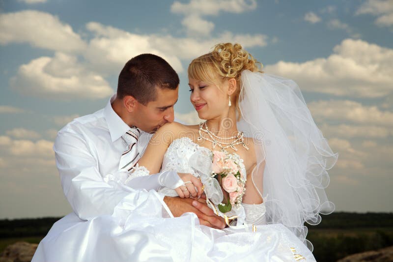 Bacio immagine stock. Immagine di bellezza, sposa, marito - 10496885