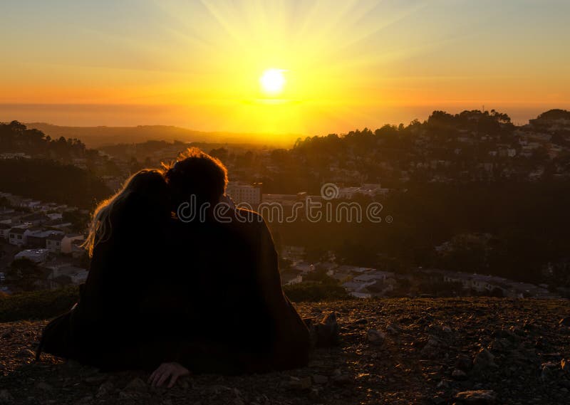 Bacio al sole immagine stock. Immagine di felicità, emozione - 40179423