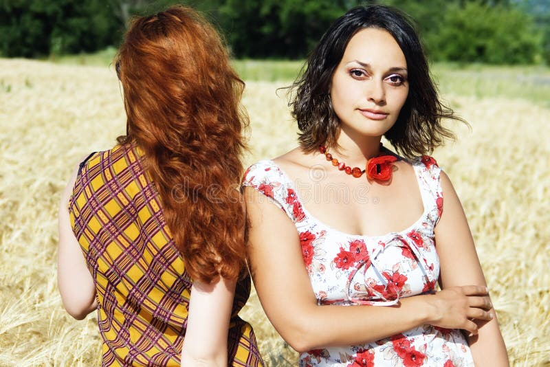 Back friend turning 库存图片. 图片 包括有 红色, 突出, 户外, 污点, 查找, 晒裂 - 9958181