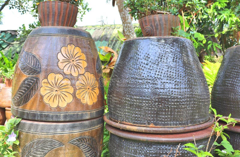 BACKGROUND Concrete and Ceramics, Slabs and Vases Rich Material ...