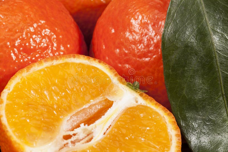Background of Whole and Half Fruits of Mandarin Orange with Green Leaf ...