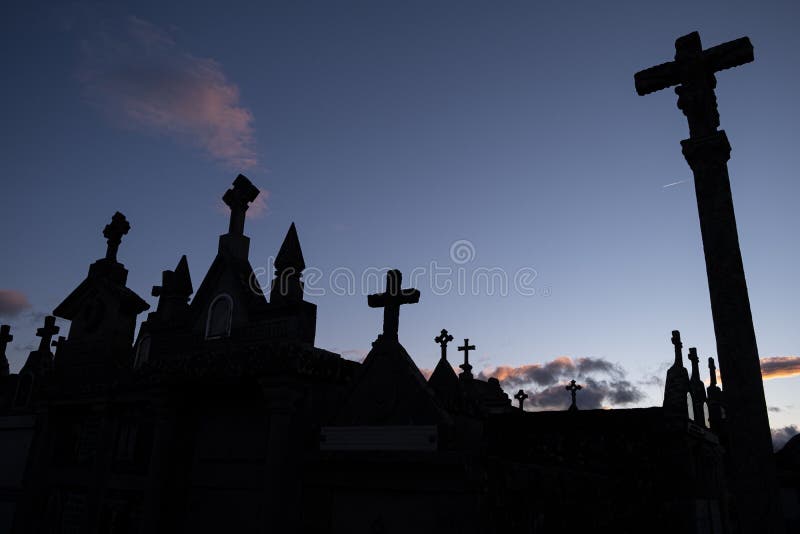 Cemetery sunset stock image. Image of sadness, tombstone - 2661263