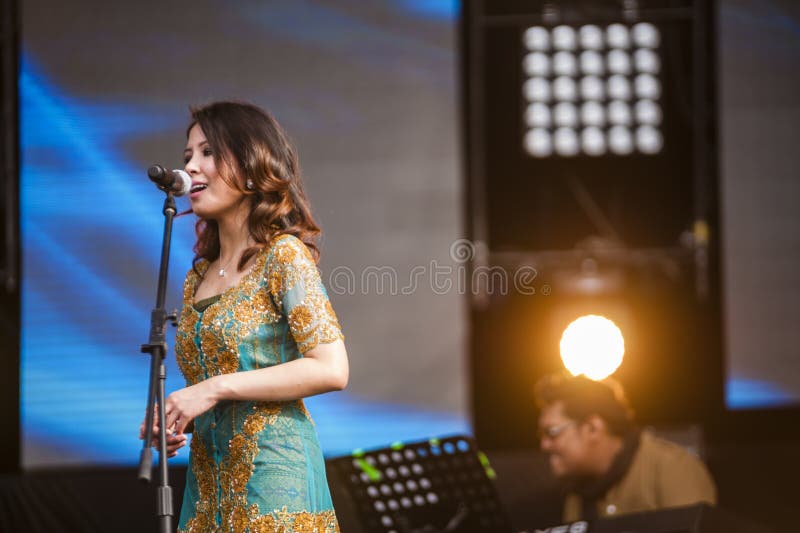 Backup Singer editorial stock image. Image of women, sounds - 54585704