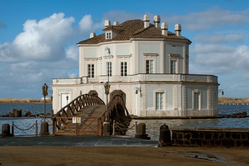 Bacoli - Casina Vanvitelliana Foto de Stock - Imagem de montanha ...