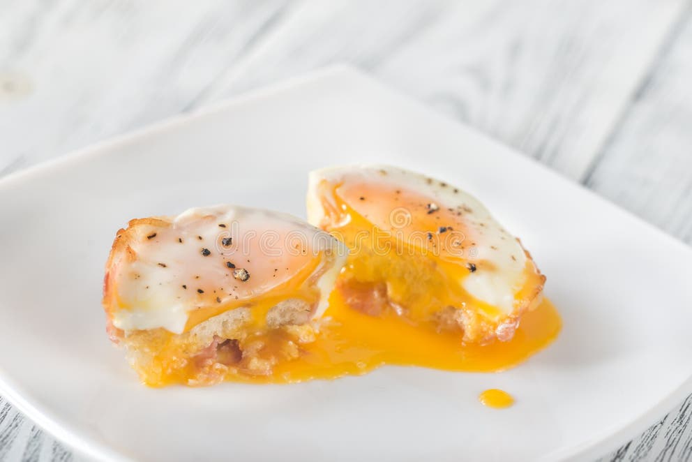 Bacon and Egg Muffin: Cross Section Stock Image - Image of baked, meat ...