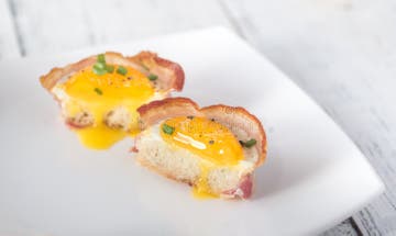 Bacon and Egg Muffin: Cross Section Stock Photo - Image of crispy ...