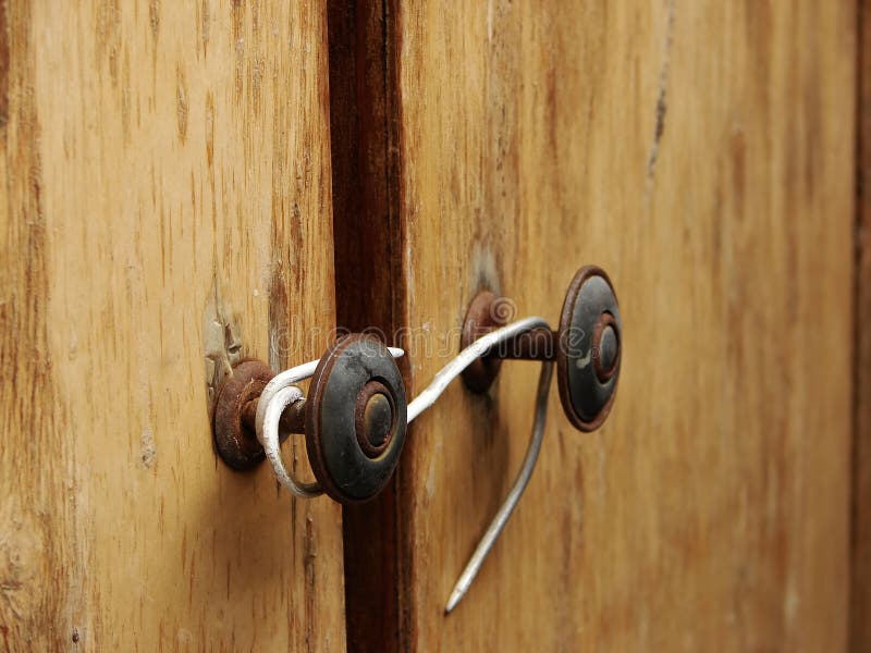 Bad Lock On The Wooden Doors Picture. Image: 3137630