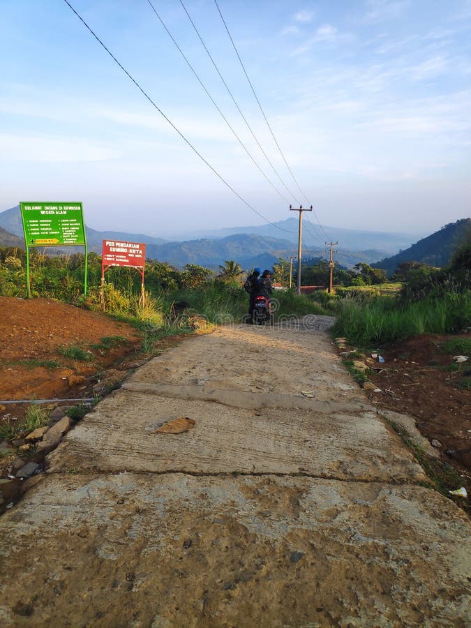 Bad street at mount editorial image. Image of street - 227968450