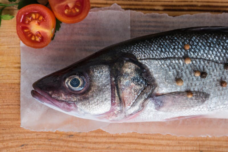 Badejo dos peixes frescos imagem de stock. Imagem de cozinhar - 105465393