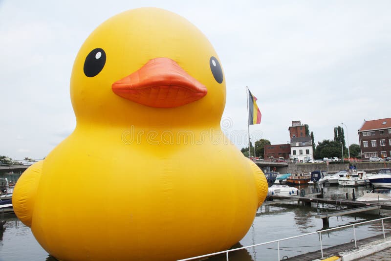 Badente redaktionelles stockfotografie. Bild von glück - 26298207