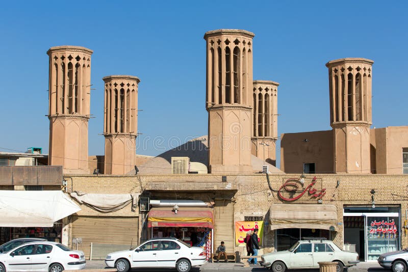 Badgirs, Die Windcatchers Auf Dem Dach Eines Alten Hauses ...