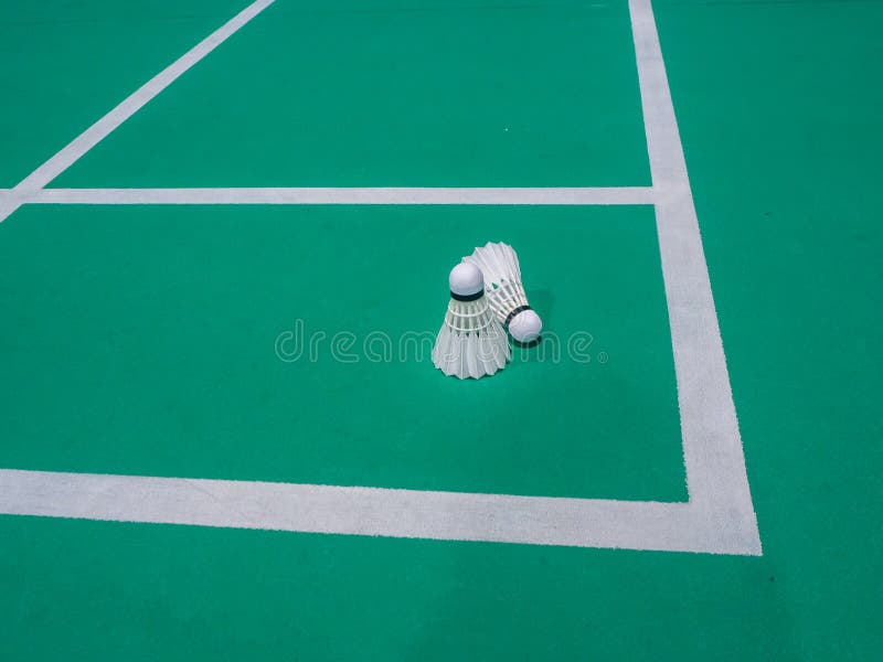Badminton Shuttlecock on Green Court Stock Photo - Image of shuttlecock ...