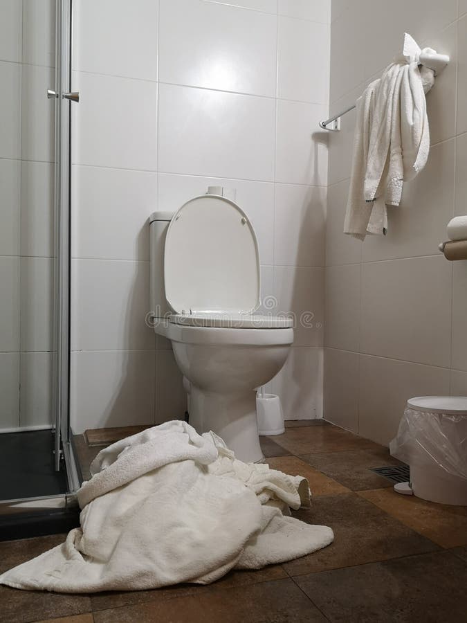 Smutsiga handdukar fotografering för bildbyråer. Bild av purpurt - 12716279