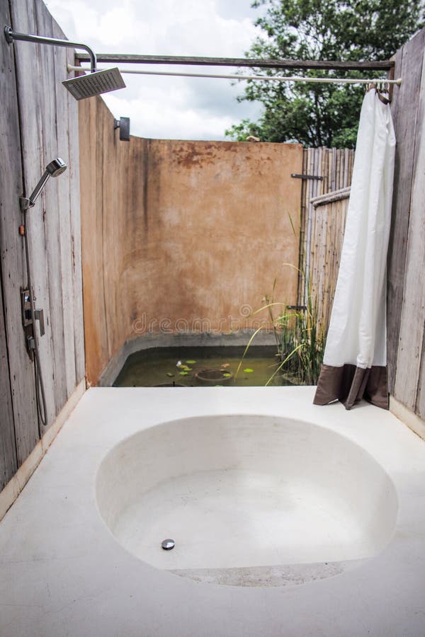 Utomhus- Badkar I Maldiverna Fotografering för Bildbyråer - Bild av ...