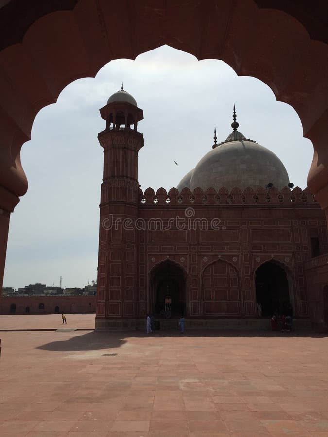 The Badshahi Mosque through the Side Door Stock Image - Image of ...
