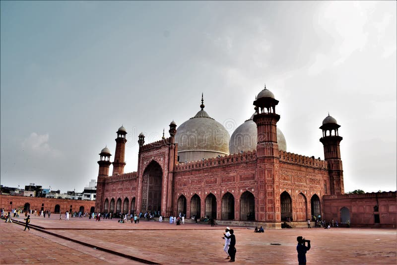 Badshahi mosque editorial stock photo. Image of temple - 180283123