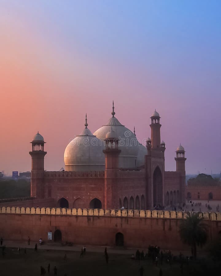 Badshahi Mosques Rainy View in Lagore Editorial Photography - Image of ...