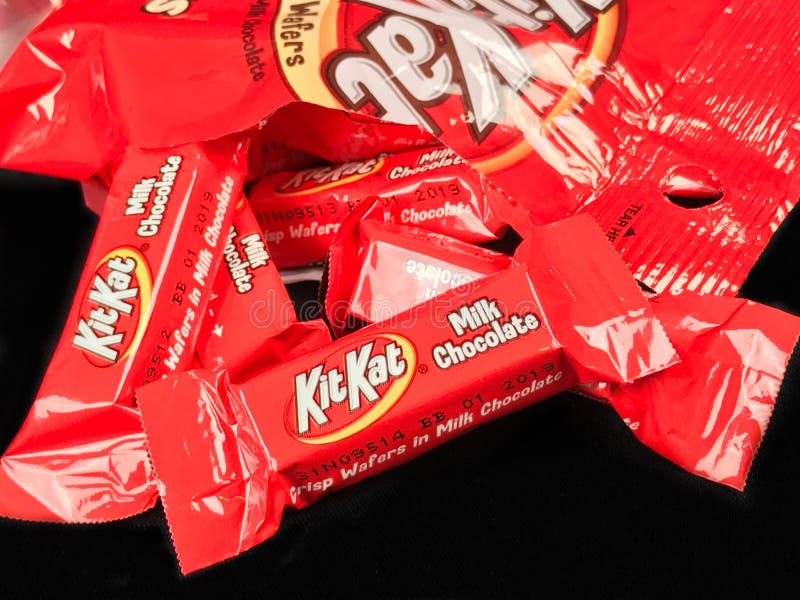 Bag of Mini Kit Kat Candy Bars Editorial Photography - Image of wrapped ...