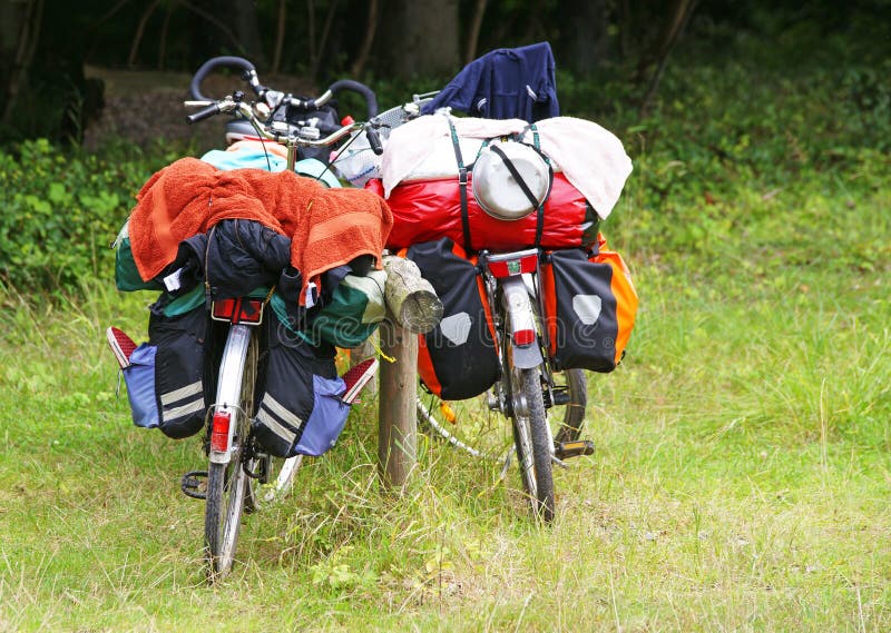 Bagage Bij Het Reizen Van Fietsen Stock Afbeelding - Image of vakantie ...