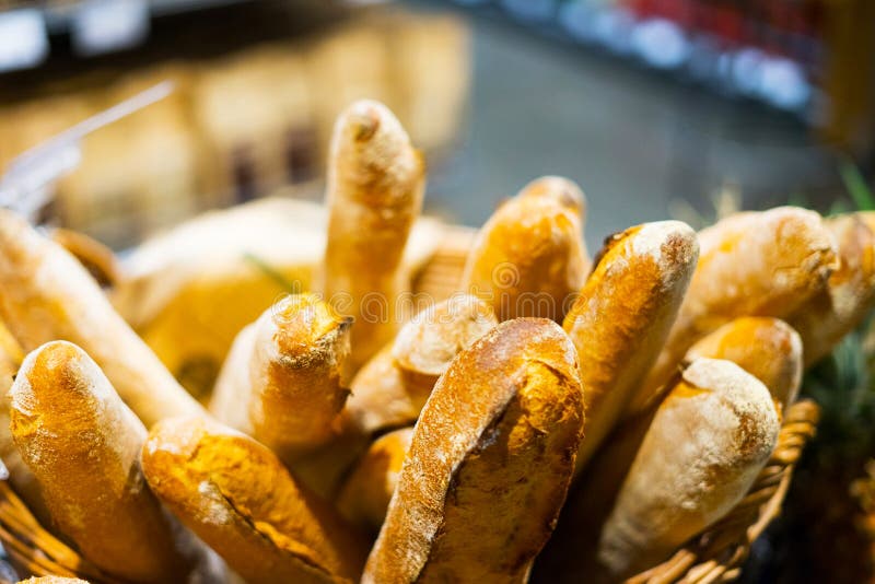 Bagets Franceses Na Loja Da Padaria Foto de Stock - Imagem de alimento ...