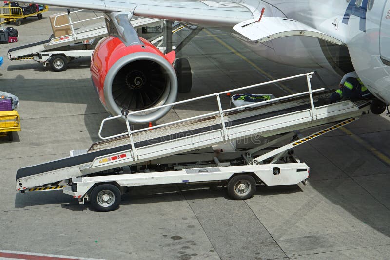 Baggage loader conveyor editorial image. Image of travel - 225379435