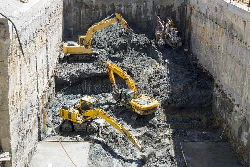 Bagger Baggers, Die an Einer Baustelle Graben Stockbild - Bild von ...