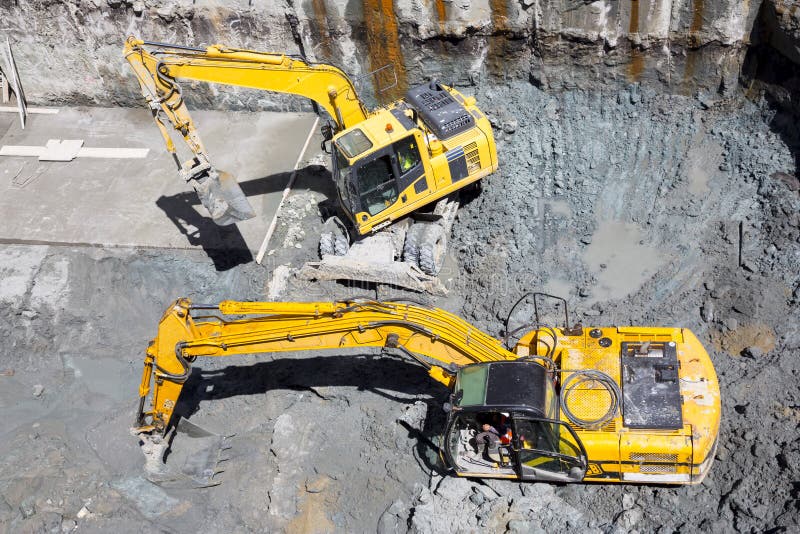 Bagger Baggers, Die an Einer Baustelle Graben Stockfoto - Bild von ...