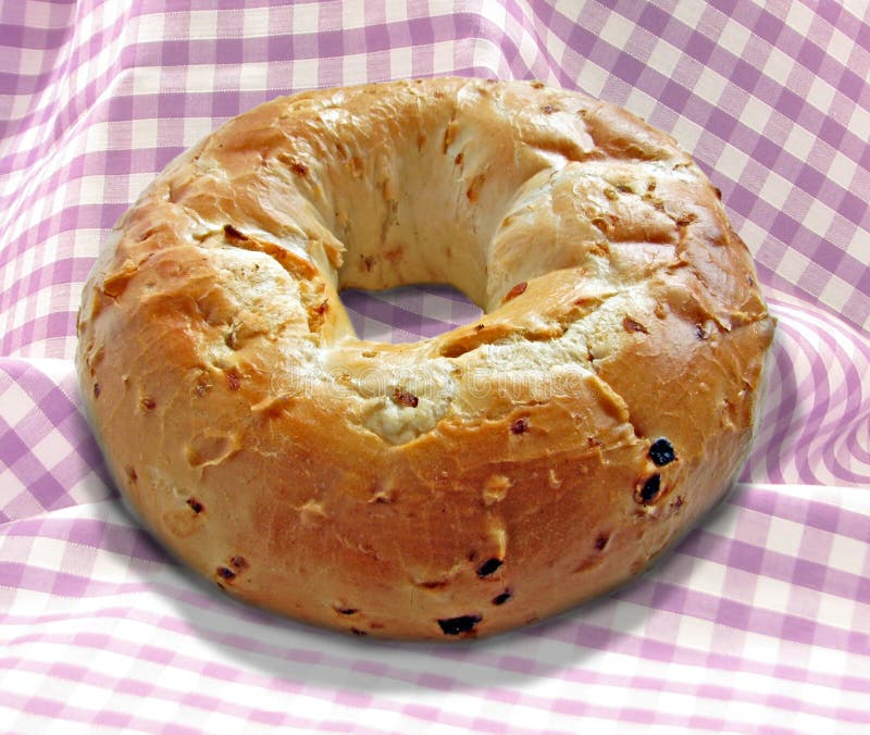 Bagle Simple Sur La Nappe De Guingan Image stock - Image du cuire ...