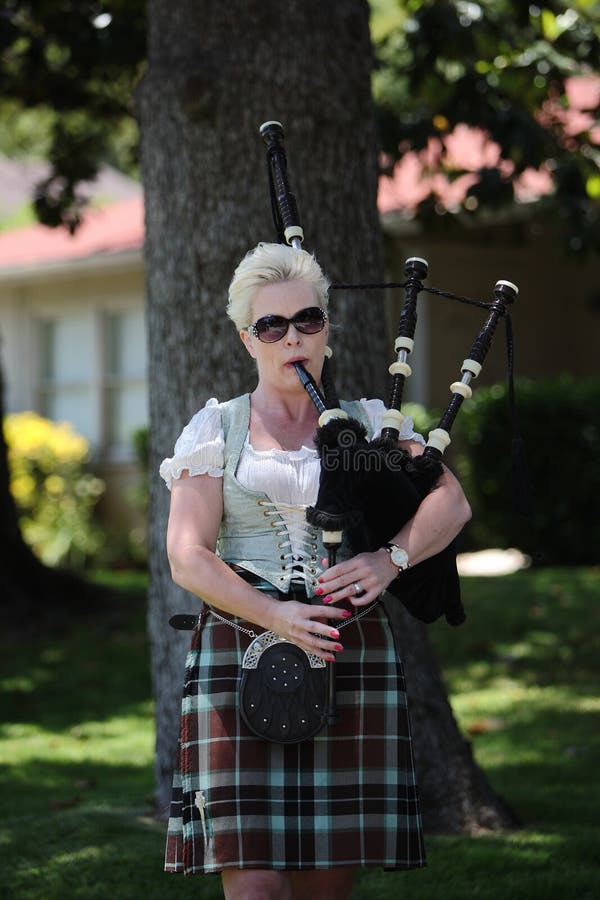 Bagpipe Player editorial photography. Image of traditional - 19774037