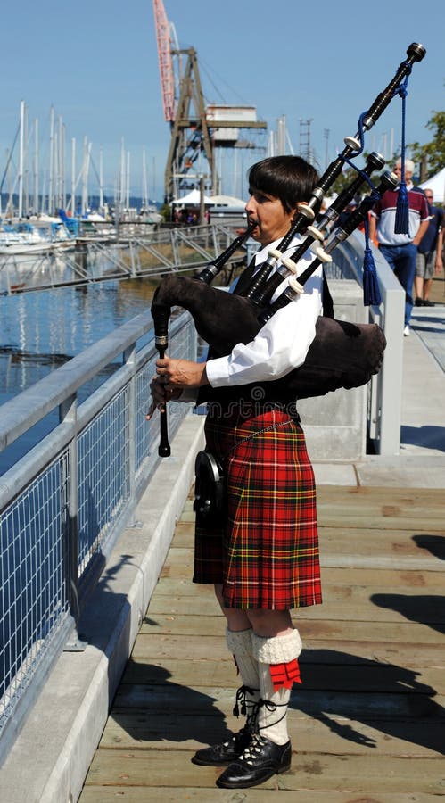 Bagpiper editorial photography. Image of music, kilt - 21026232