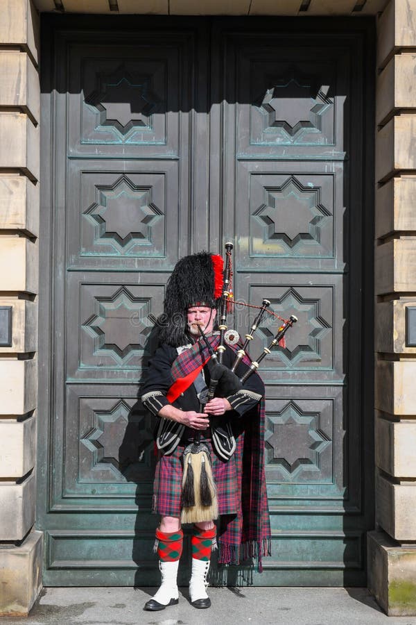 Bagpiper Player at Edinburgh in Scotland Editorial Stock Photo - Image ...